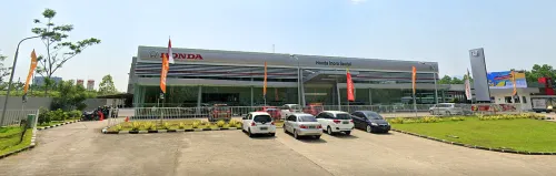 Service mobil Honda, perawatan berkala atau ada keluhan? Tanyakan pada ...